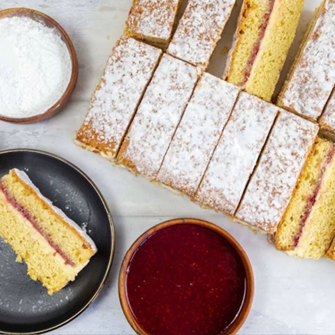 Cake Tray, Queen Vic, Frozen - Cakesmiths