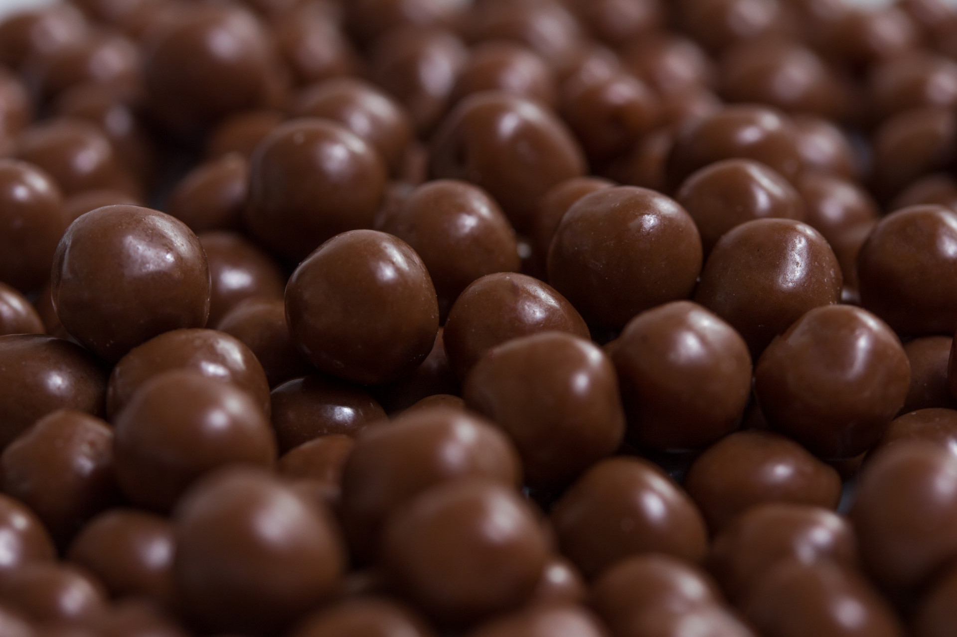 Dark Chocolate Crispearls 800g | Albion Fine Foods